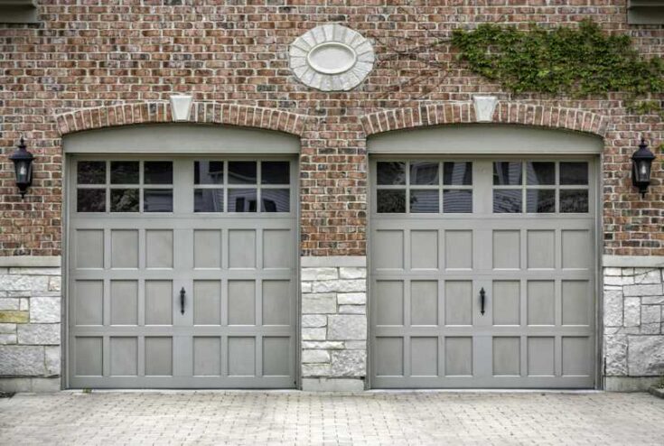 11 Garage Door Paint Colors For Enhanced Curb Appeal - DIY Painting Tips
